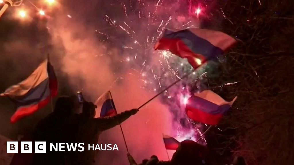 Bidiyo: Bukukuwan da mutane suke yi kan harin da Rasha ta kai wa Ukraine - BBC News Hausa