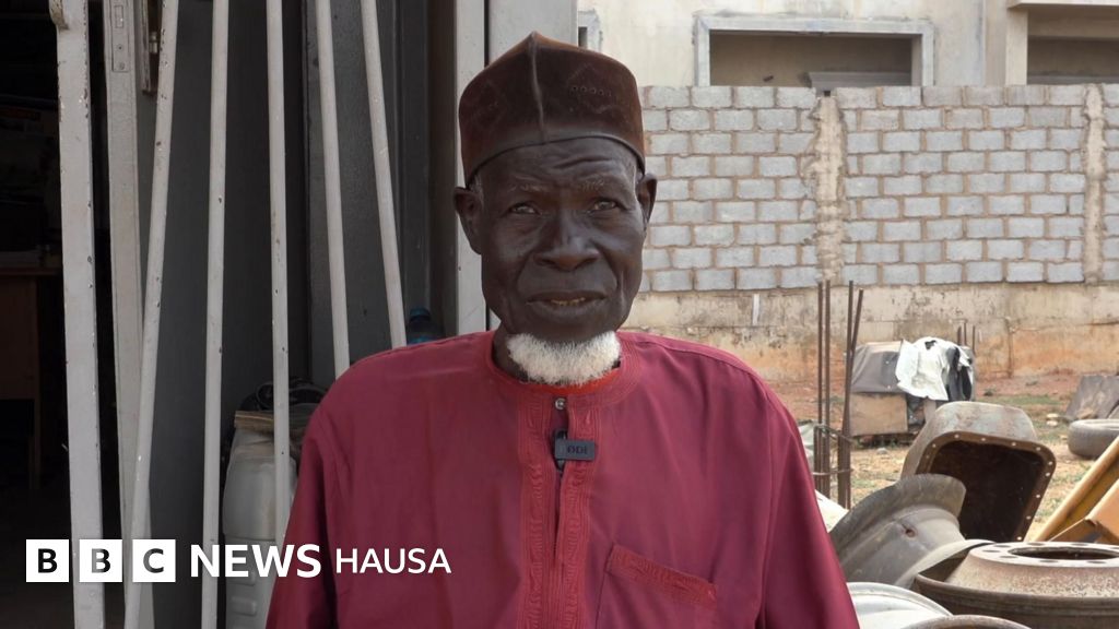 Mallam Abdullahi - Mutumin da ya kwashe shekara 62 yana sauraron rediyo ...