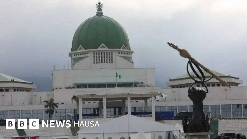 Batun wa'adin shugaban ƙasa na janyo ce-ce-ku-ce a Najeriya - BBC News ...