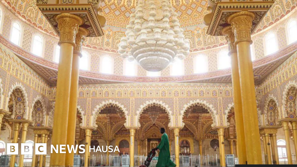 Masallaci mafi girma a Afirka ta Yamma da tseren kekuna cikin hotunan ...
