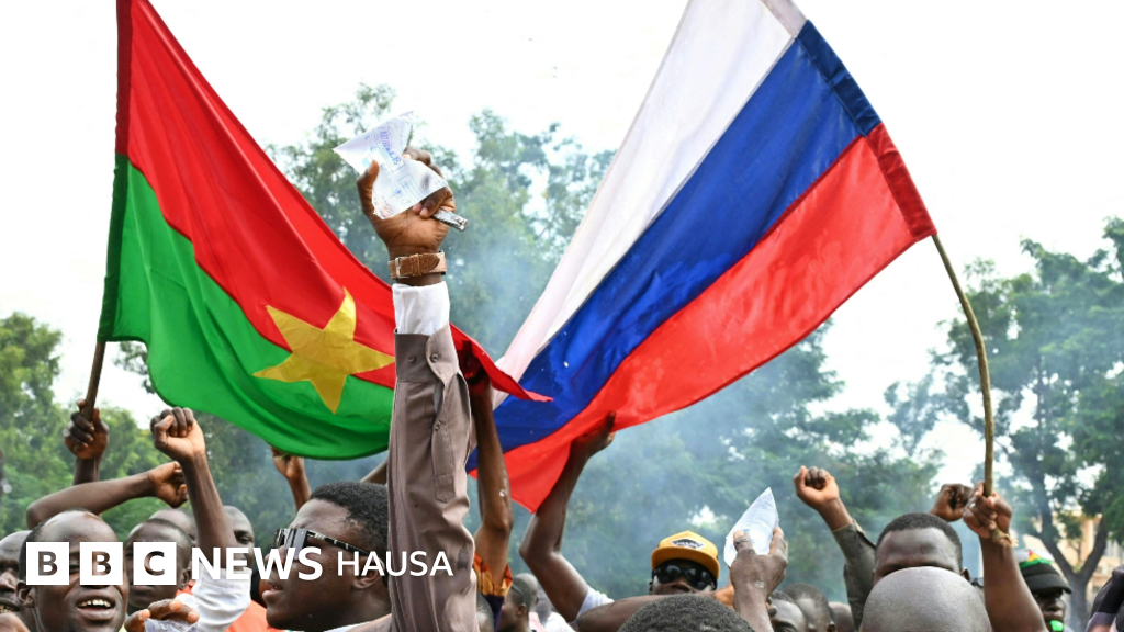 Me ya sa Rasha ke murna da juyin mulkin Burkina Fasso - BBC News Hausa