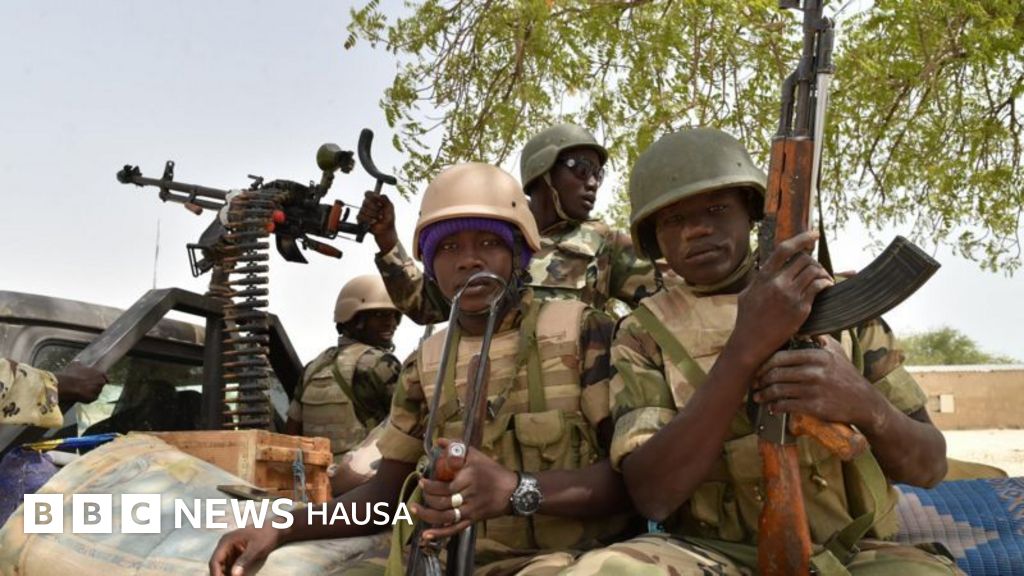 Sojoji sun kashe ƴan bindiga fiye da 100 a Nigeria - BBC News Hausa