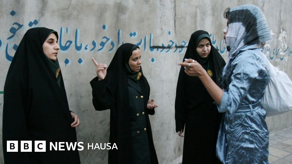 S﻿u wane ne Jami'an Hisban da ke tabbatar da mata sun bi dokar saka Hijabi a Iran? - BBC News Hausa