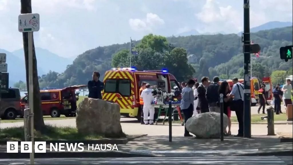 Yadda wani mutum ya caccaka wa yara wuƙa a Faransa - BBC News Hausa