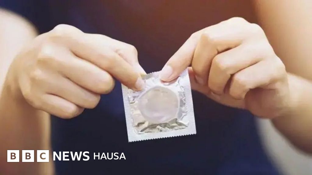 Yadda China ta lafta haraji kan kwaroron roba don bunƙasa haihuwa - BBC ...