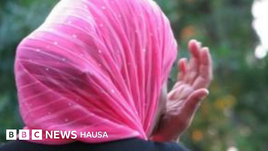 ''W﻿ani malamina ya ce muryata na tayar masa da sha'awa'' - BBC News Hausa