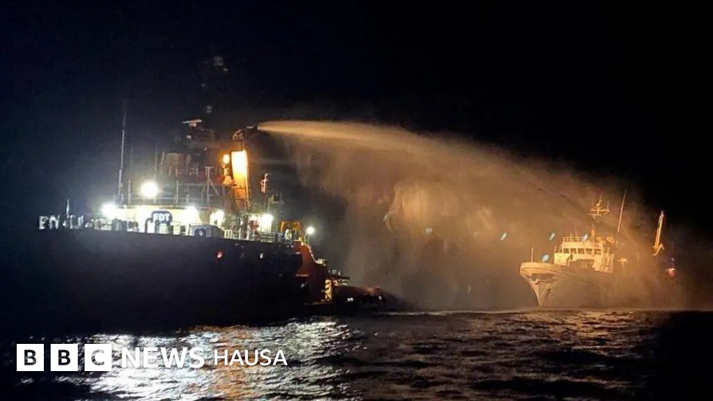 An zargi Isra'ila da kai wa jirgin ruwa da ke son zuwa Gaza hari - BBC ...