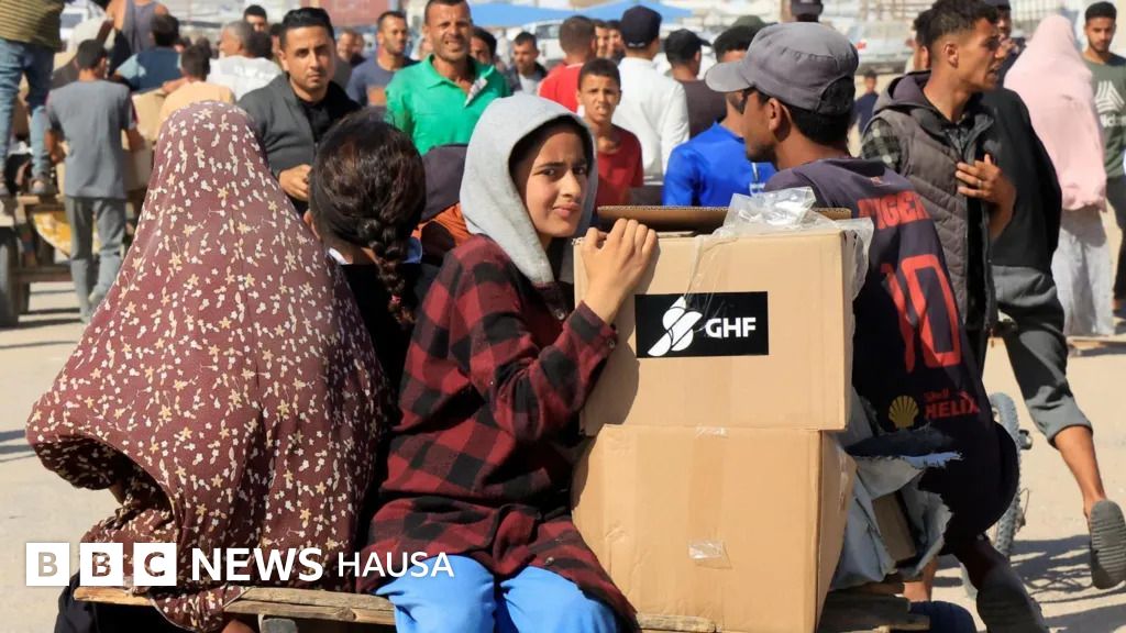 Yadda Falasɗinawa suka yi wawason abincin agaji a Gaza - BBC News Hausa