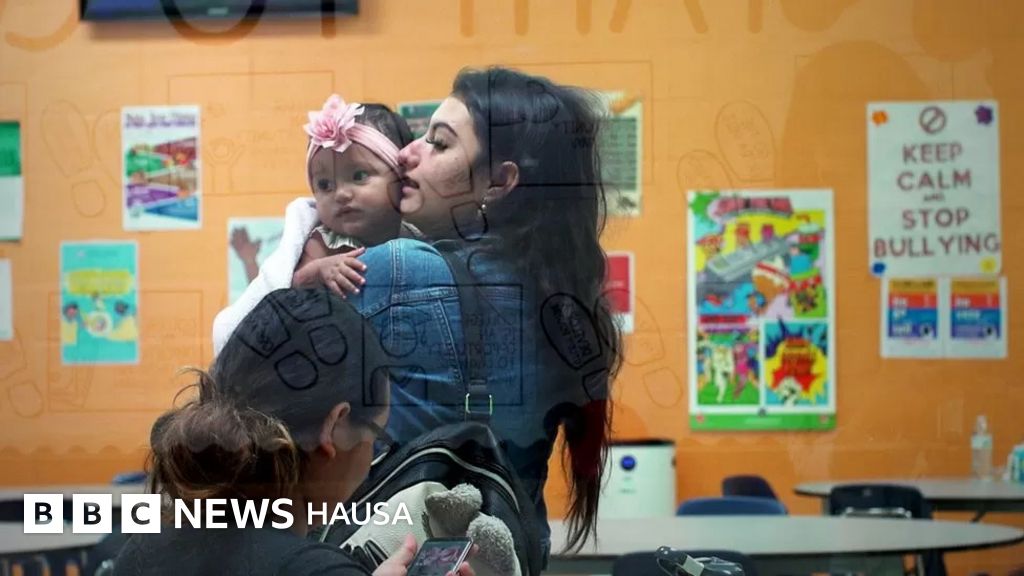 Sakandiren 'yan matan da kusan duka ɗalibanta ke da 'ya'ya - BBC News Hausa