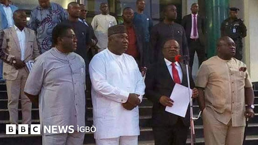 'Anyị na-ejikọ aka maka mmepe obodo'-Gọvanọ South East - BBC News Ìgbò