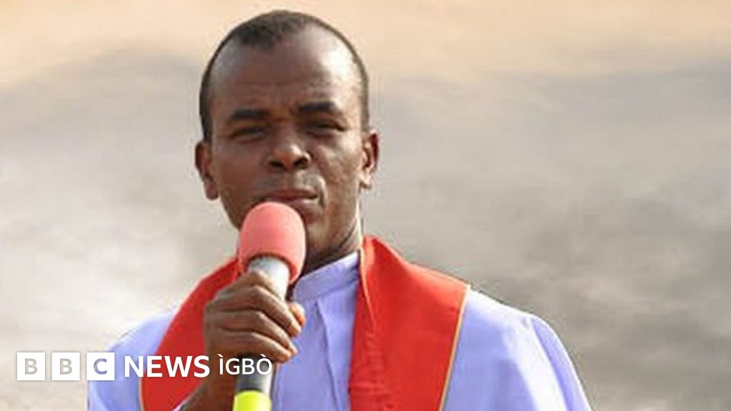 Fr. Mbaka: O nweghị ụmị mmanụ maọbụ ego Buhari bunyere m na 2015 - BBC ...