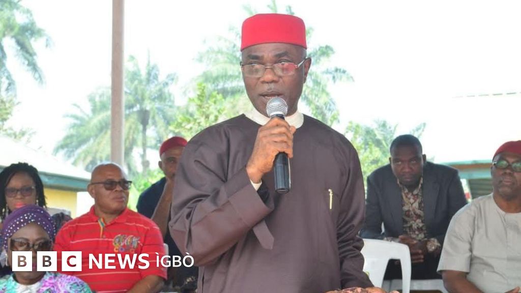 Onye bụ Nze Fidelis Ozichukwu Chukwu Onyeisi ọhụrụ nke Ohanaeze Ndigbo ...