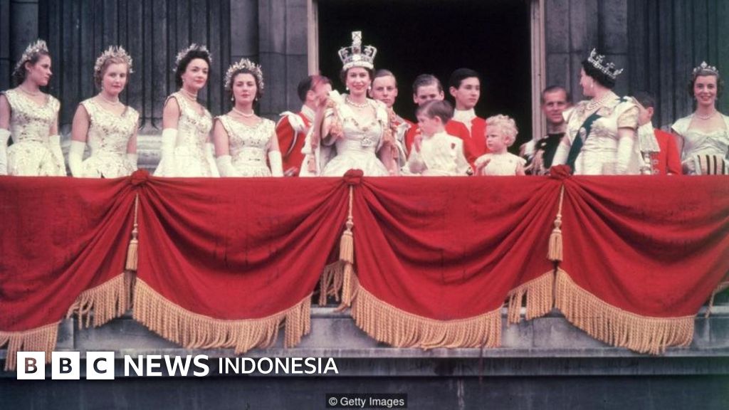 Bagaimana Ratu Inggris menaklukkan mode? - BBC News Indonesia