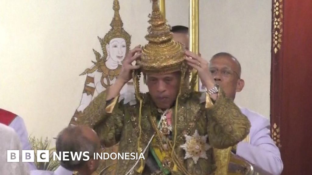 Raja Thailand Maha Vajiralongkorn dinobatkan dalam upacara selama tiga ...