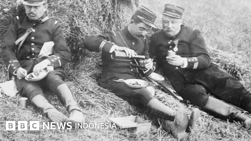 Cara cerdik tentara membuat makanan di medan perang - BBC News Indonesia