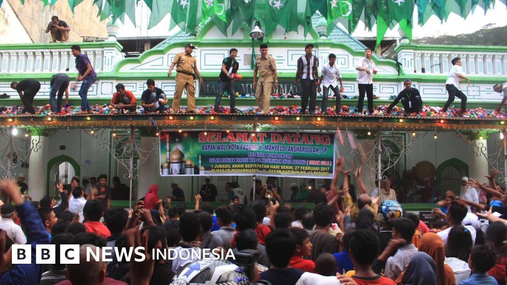 Serak Gulo, tradisi masyarakat keturunan India di Padang - BBC News ...