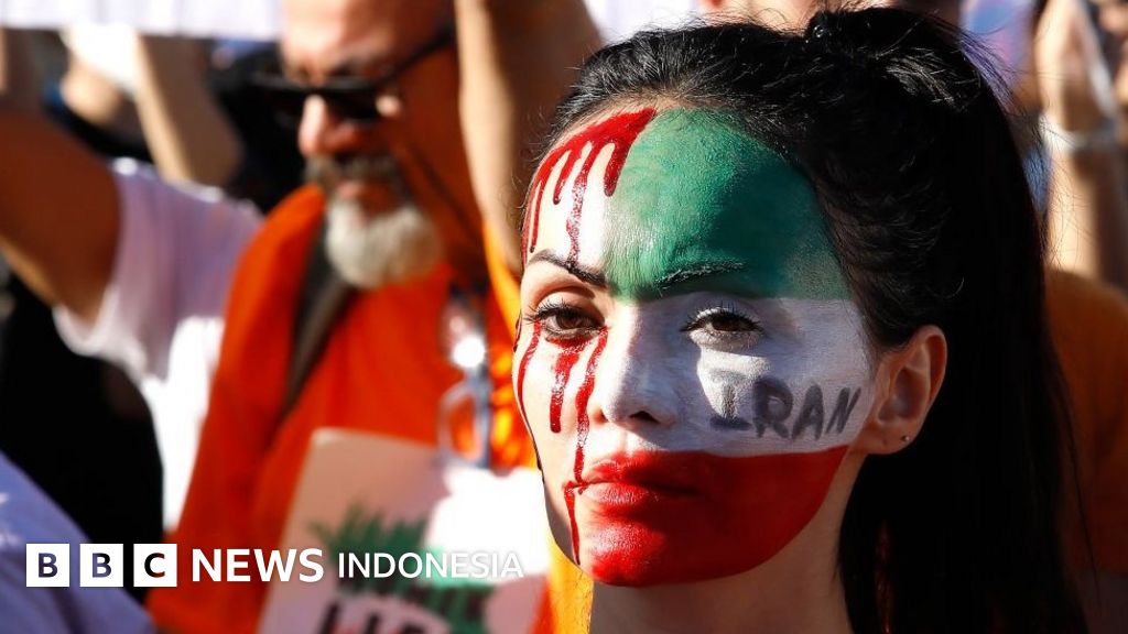 Kepolisian Iran selidiki video polisi 'menembak' pengunjuk rasa dari ... Kepolisian Iran selidiki video polisi 'menembak' pengunjuk rasa dari ...