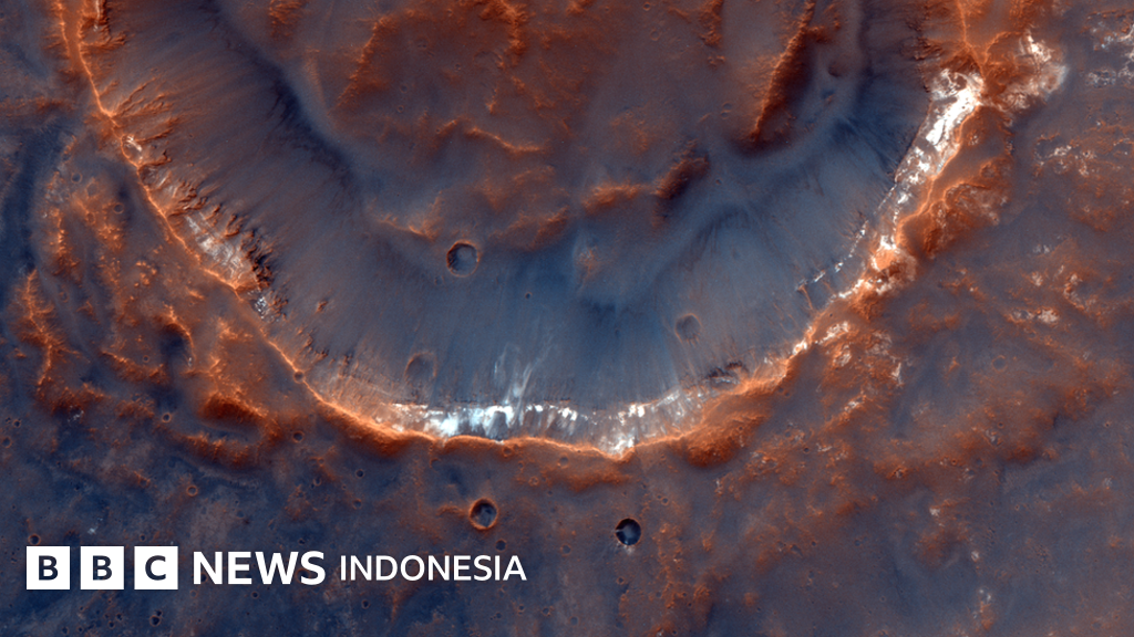Misi CaSSIS: Foto-foto yang mengungkap kawah dan ngarai Mars dari jarak ...