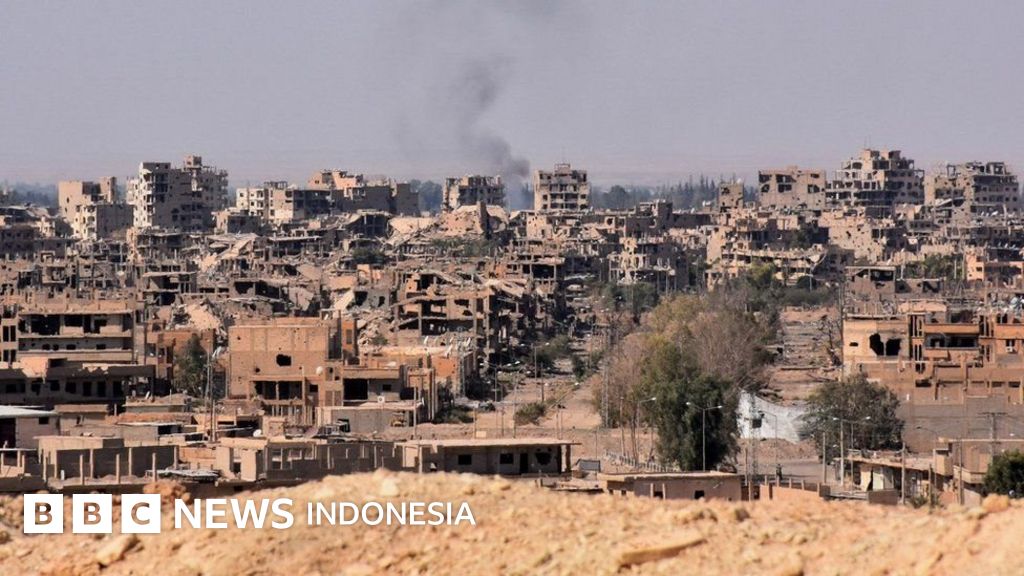 Perang Suriah: 'Serangan udara Rusia' menewaskan puluhan orang di Deir ...