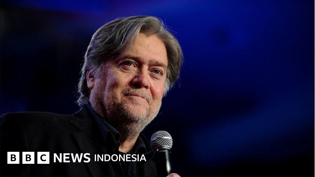 Steve Bannon, mantan orang dalam Donald Trump ditangkap dalam kasus 'penipuan dan pencucian uang ...