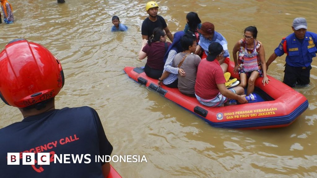 Banjir Jakarta dan sekitarnya: Daerah di bantaran sungai segera 'dikosongkan, air bah bisa ...
