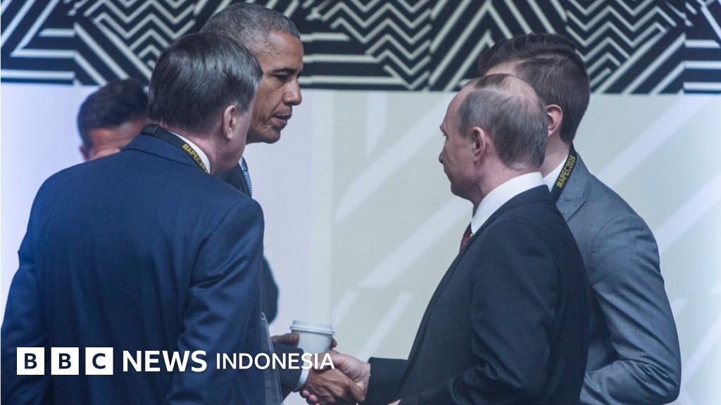 Hubungan tegang, Obama dan Putin berjabat tangan - BBC News Indonesia