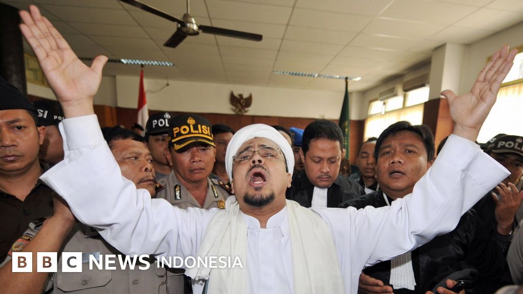Kasus Ahok: Ketua umum FPI Rizieq Shihab datangi Bareskrim - BBC News Indonesia