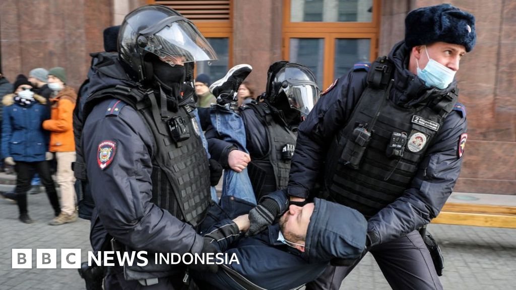 Bagaimana orang-orang Rusia menggunakan kode dan emoji untuk menghindari sensor dan pengawasan ...