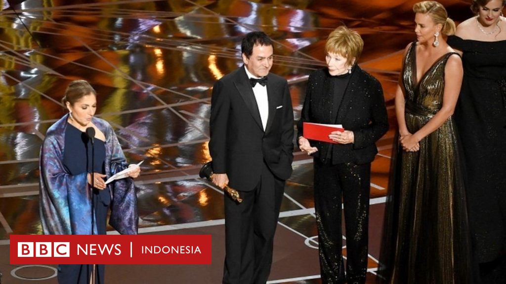 Sutradara Iran peraih Oscar kecam kebijakan imigrasi Trump - BBC News ... Sutradara Iran peraih Oscar kecam kebijakan imigrasi Trump - BBC News ...