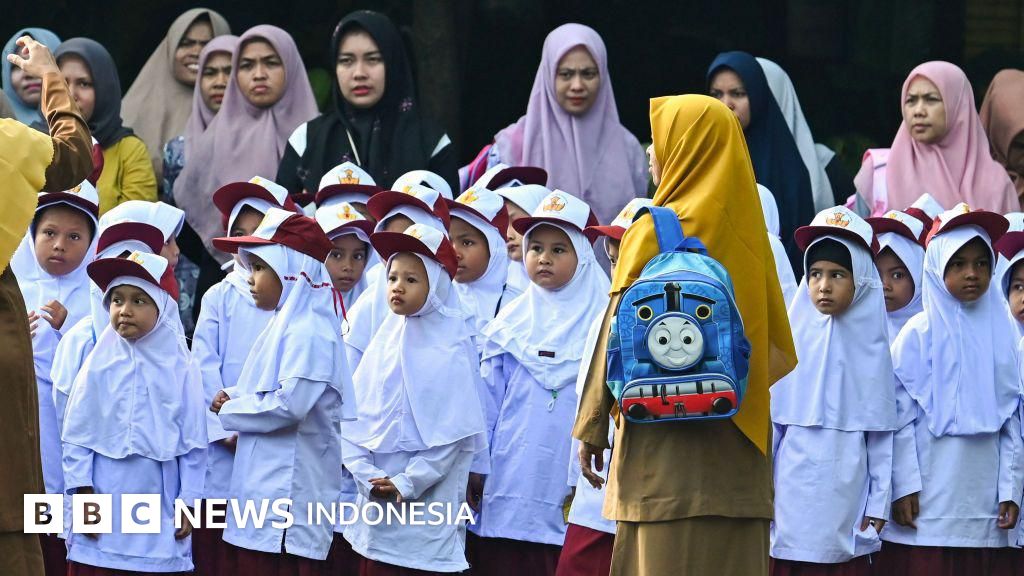 SPMB: Kemendikdasmen resmi ganti PPDB jadi SPMB 2025 – Apa perbedaannya? - BBC News Indonesia