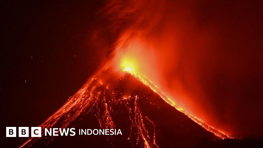 Gunung Lewotobi Laki-Laki di NTT erupsi — Rute penerbangan ke Bali dan Lombok banyak dibatalkan ...