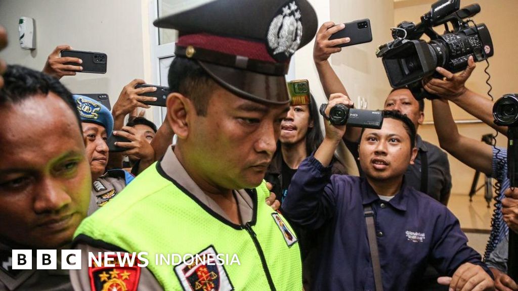 Polisi penembak siswa SMK di Semarang jadi tersangka dan dipecat – Tiga kejanggalan seputar ...