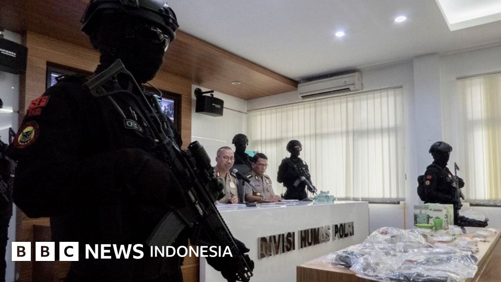 "Ada bendera ISIS di rumah pelaku serangan Idul Fitri Polda Sumut ...