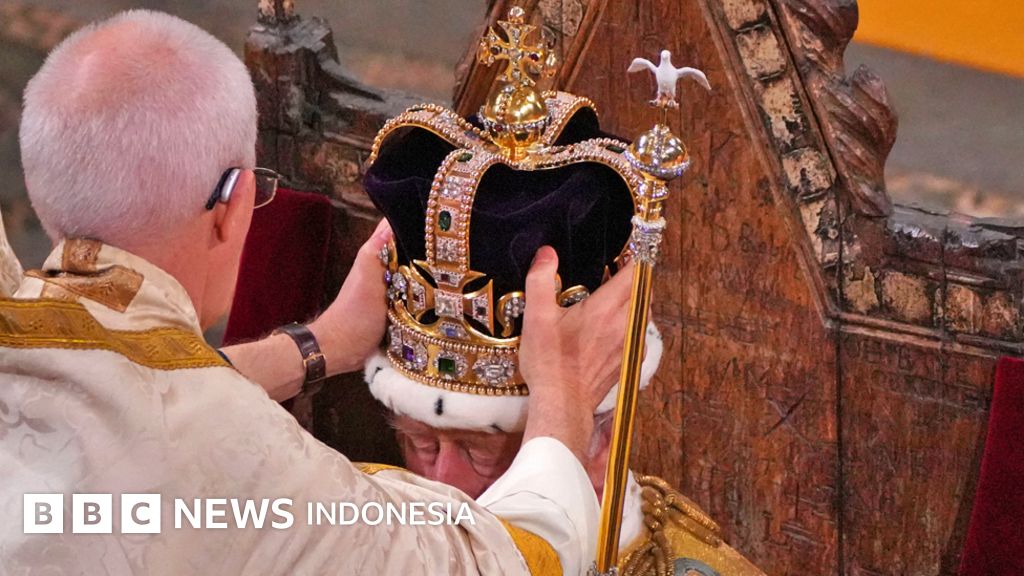 Momen ketika Raja Inggris Charles III dimahkotai - BBC News Indonesia