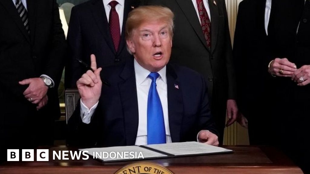 Presiden Trump umumkan tarif atas produk Cina senilai Rp826 triliun - BBC News Indonesia