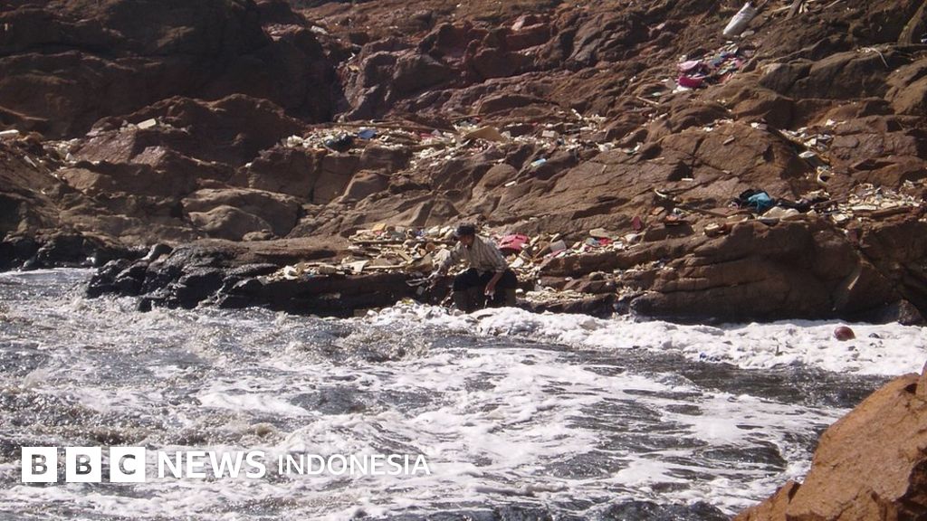 Bertandang ke Curug Jompong yang ‘beracun’ di Jawa Barat - BBC News ...