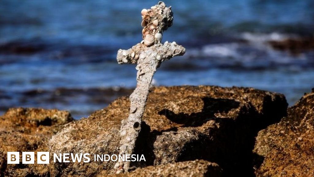 Israel temukan pedang prajurit 'Perang Salib' berusia 900 tahun ...