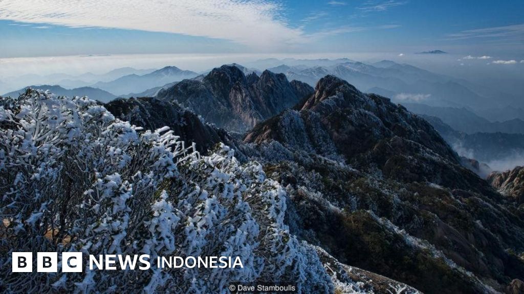 Pegunungan spektakuler Cina yang diselimuti es - BBC News Indonesia
