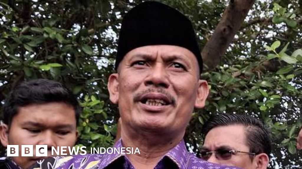 Pagar laut: Polisi menetapkan Kades Kohod sebagai tersangka, apa perannya? - BBC News Indonesia