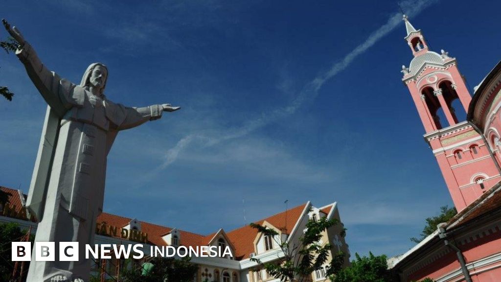 Mengapa Vietnam dorong warga 'tinggalkan' Katolik dan jadi anggota ...