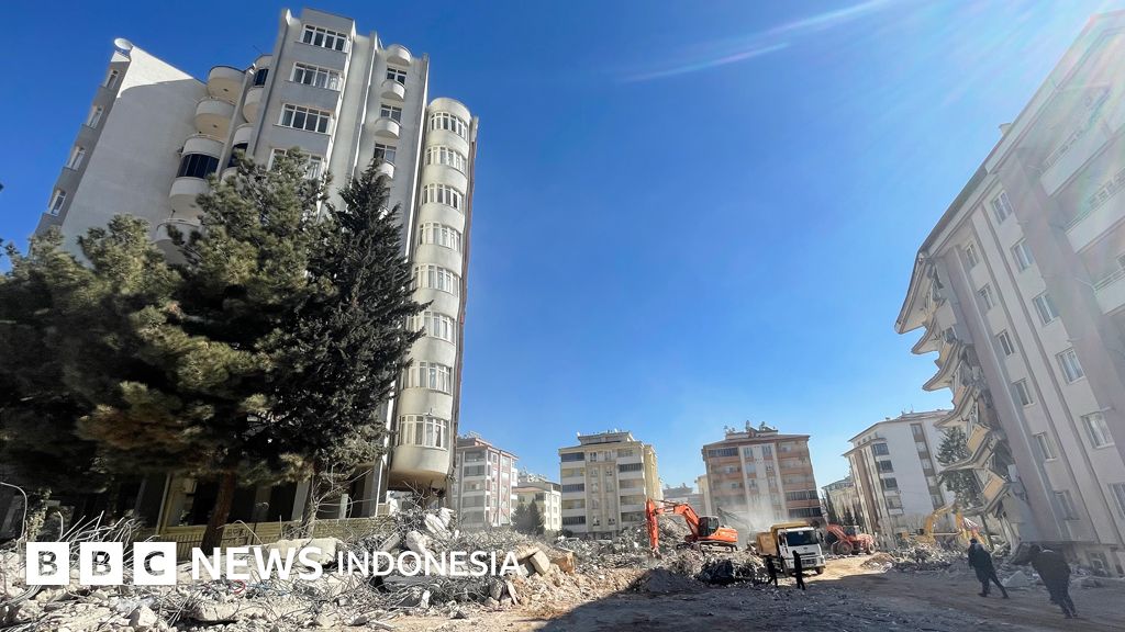Gempa Turki: Apartemen mewah hancur jadi debu, setelah kekhawatiran ...