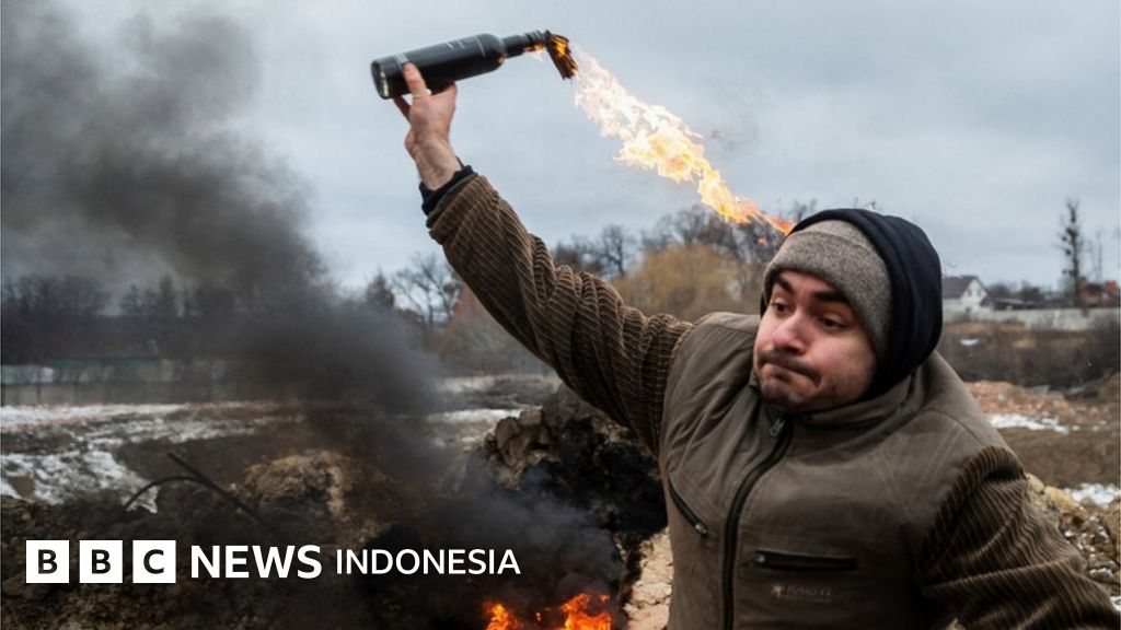 Bom Molotov: Bagaimana Molotov menjadi nama bom rakitan? - BBC News ...