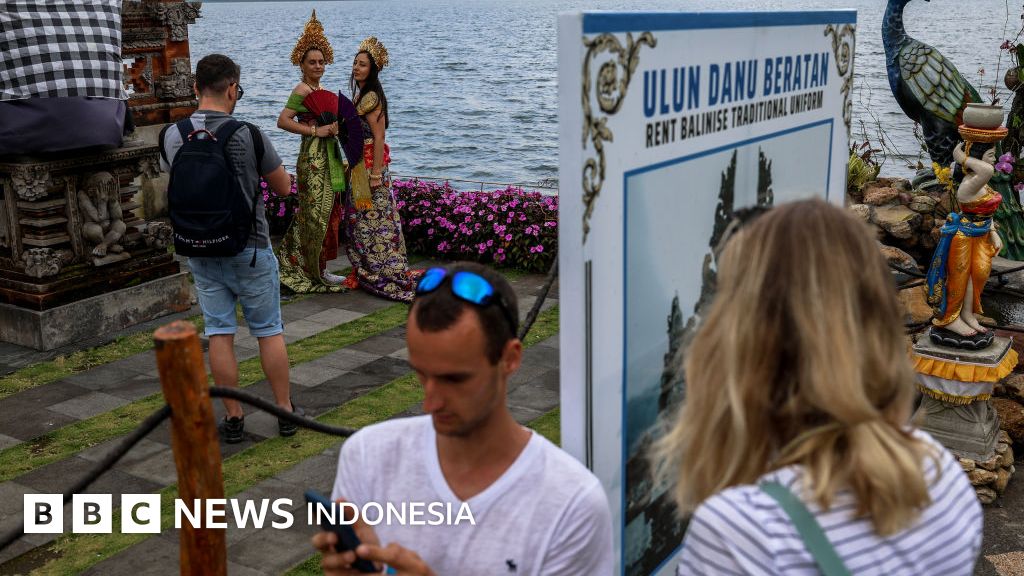 Tak cuma di Bali, perilaku buruk turis juga terjadi di seluruh dunia - Apa sebabnya? - BBC News ...