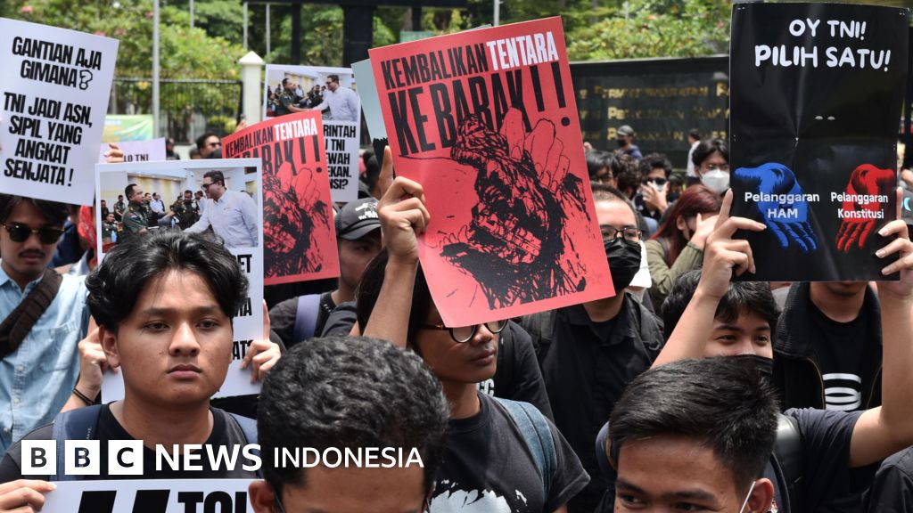 Undang-undang TNI: DPR sahkan Revisi UU TNI, mahasiswa gelar ...