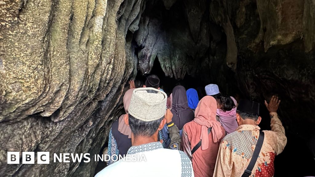 Gua Safarwadi: Ramai-ramai mengunjungi gua yang 'tembus ke Makkah ...