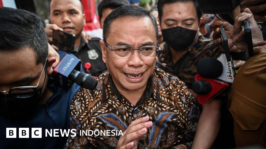 Demo Pati: Bupati Sudewo diperiksa KPK warga serukan agar dirinya tangkap, 'Kami ingin punya ...