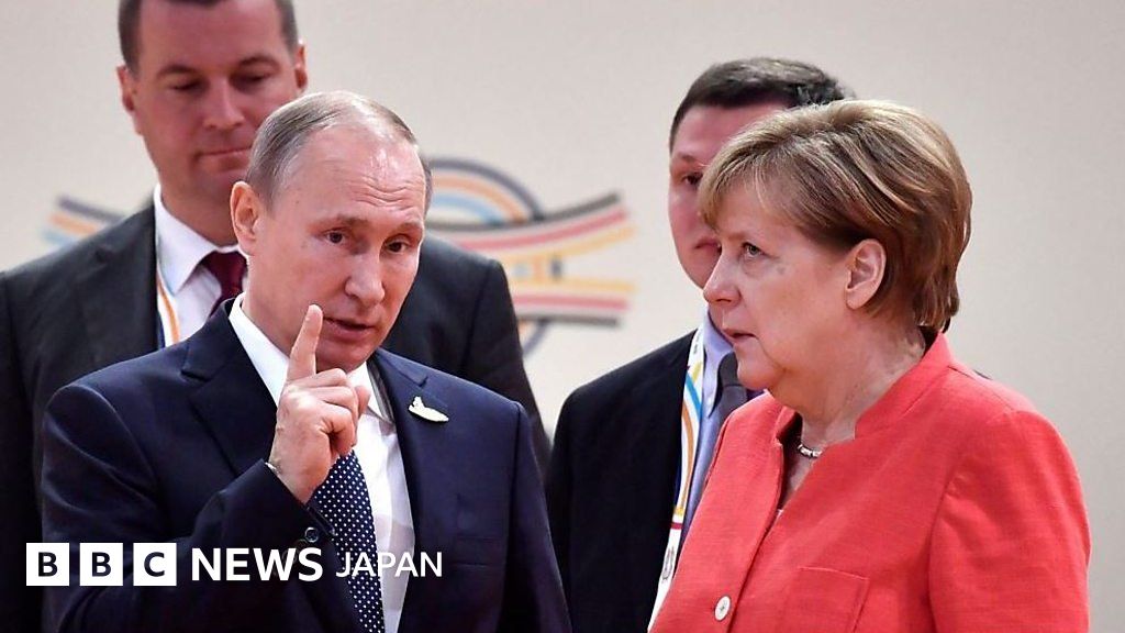 メルケル氏、プーチン氏に何かを言われ……その表情は「やれやれ」? Bbcニュース