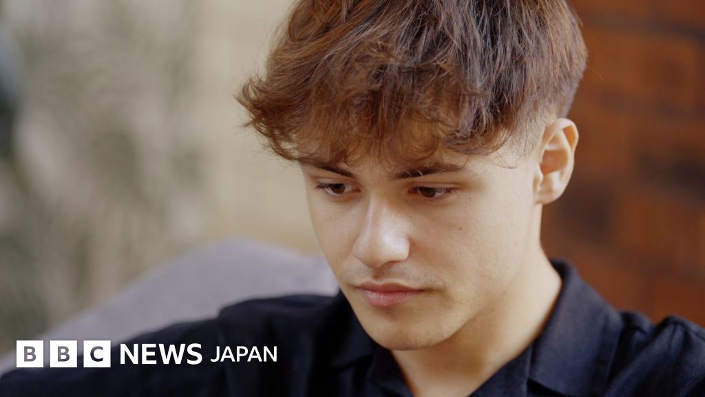 なぜSNSのアルゴリズムは10代の少年に暴力的なコンテンツを見せるのか - BBCニュース