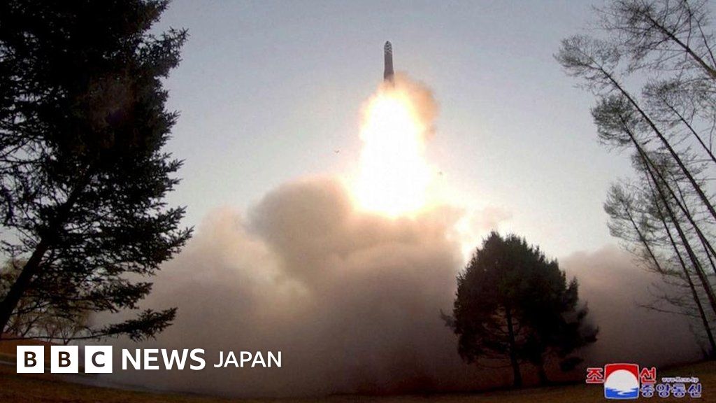 北朝鮮、固体燃料型ICBMの初発射実験に成功と報道 - BBCニュース