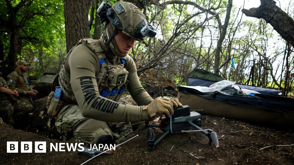 ウクライナ・ハルキウの戦場でドローン部隊「ピーキー・ブラインダーズ」活躍 BBCが現地取材 - BBCニュース